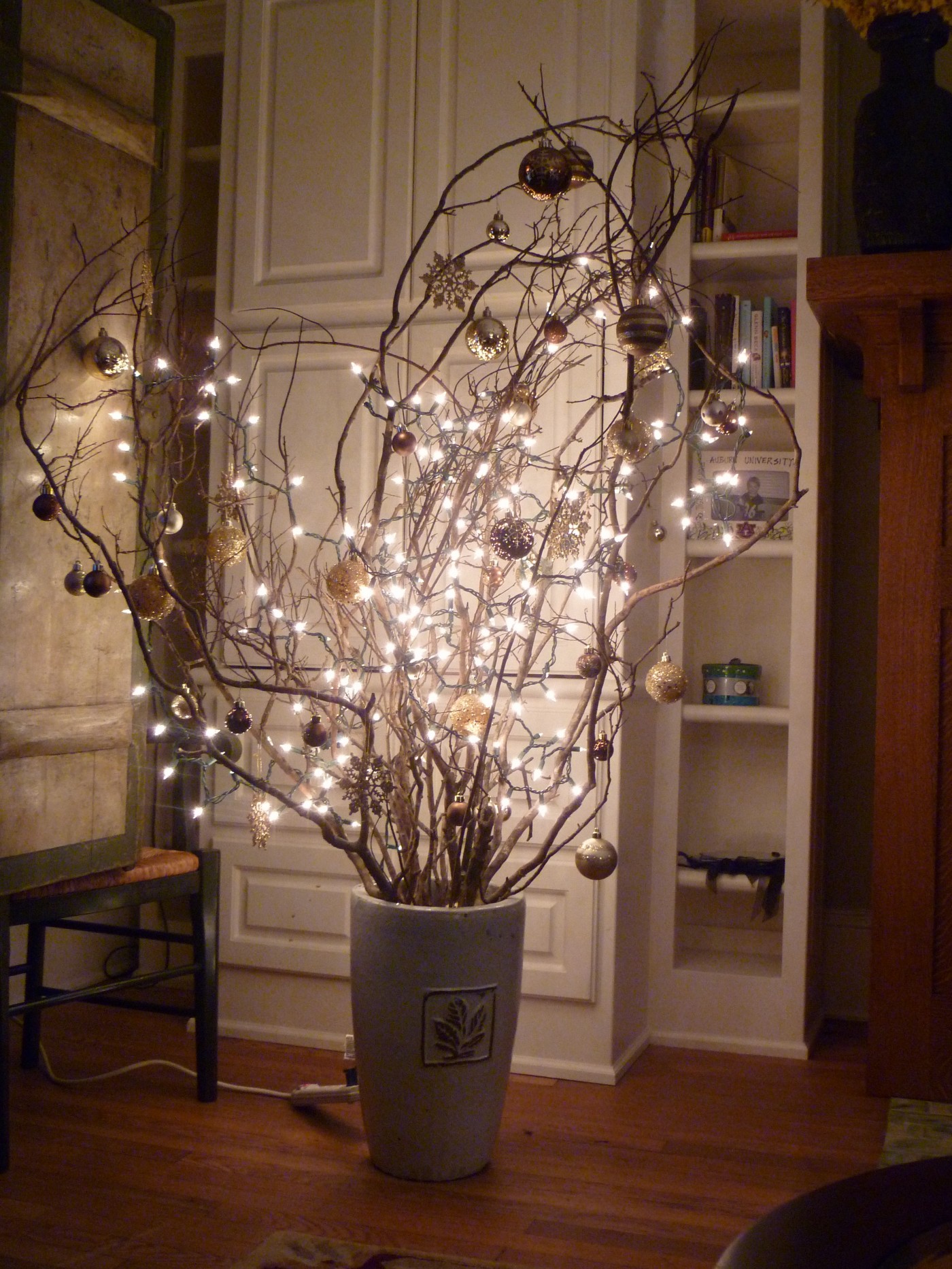 Instant kerstsfeer: kersttakken in een vaas - Christmaholic.nl