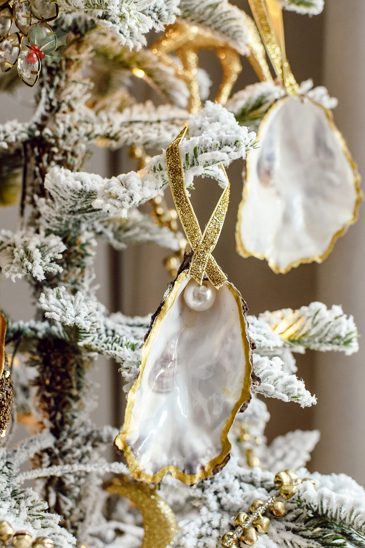 DIY | Kerstornamenten van oesterschelpen maken - Christmaholic