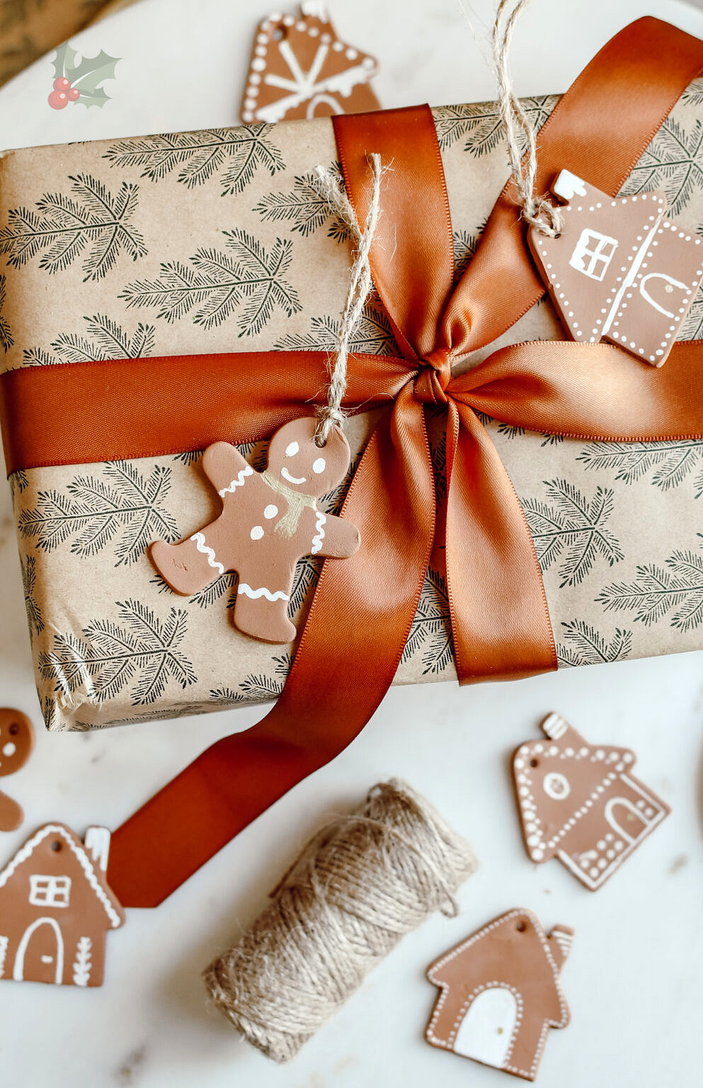 DIY | Gingerbread gift tags van klei maken - Christmaholic.nl