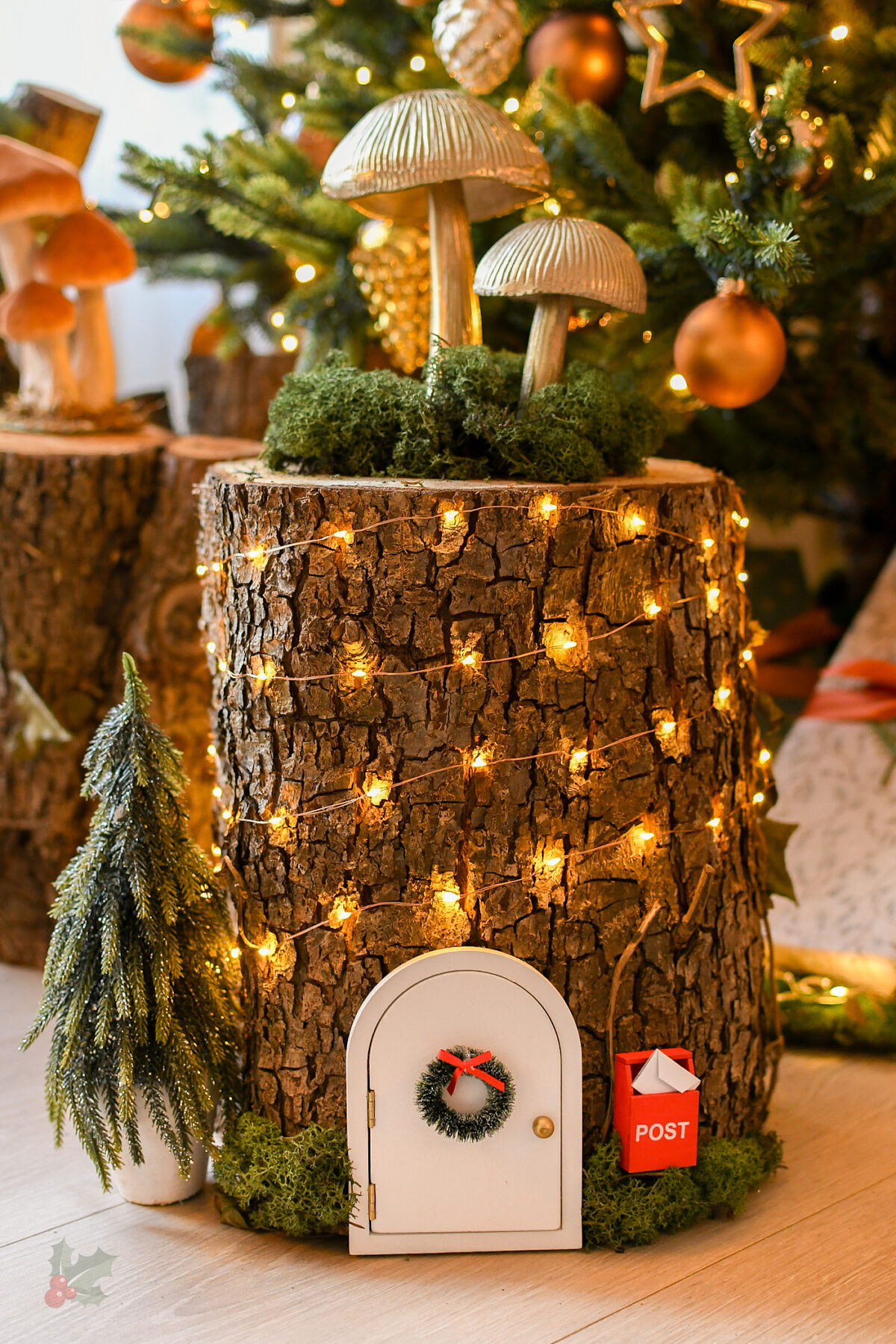 DIY | Kerst kabouterhuisje op een boomstam - Christmaholic.nl