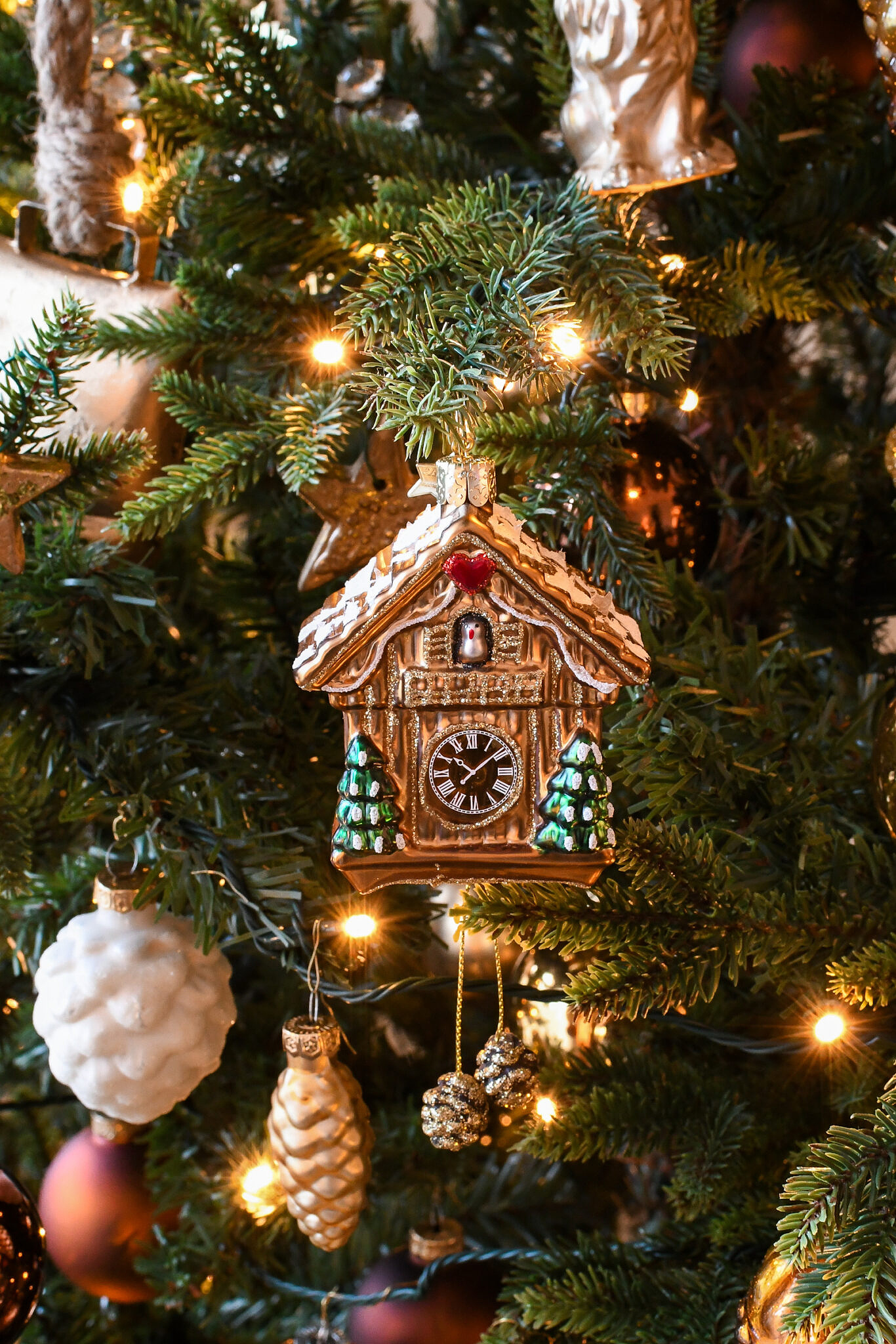 Tadaaa! Daar is-ze dan: mijn grote kerstboom van 2024 - Christmaholic.nl